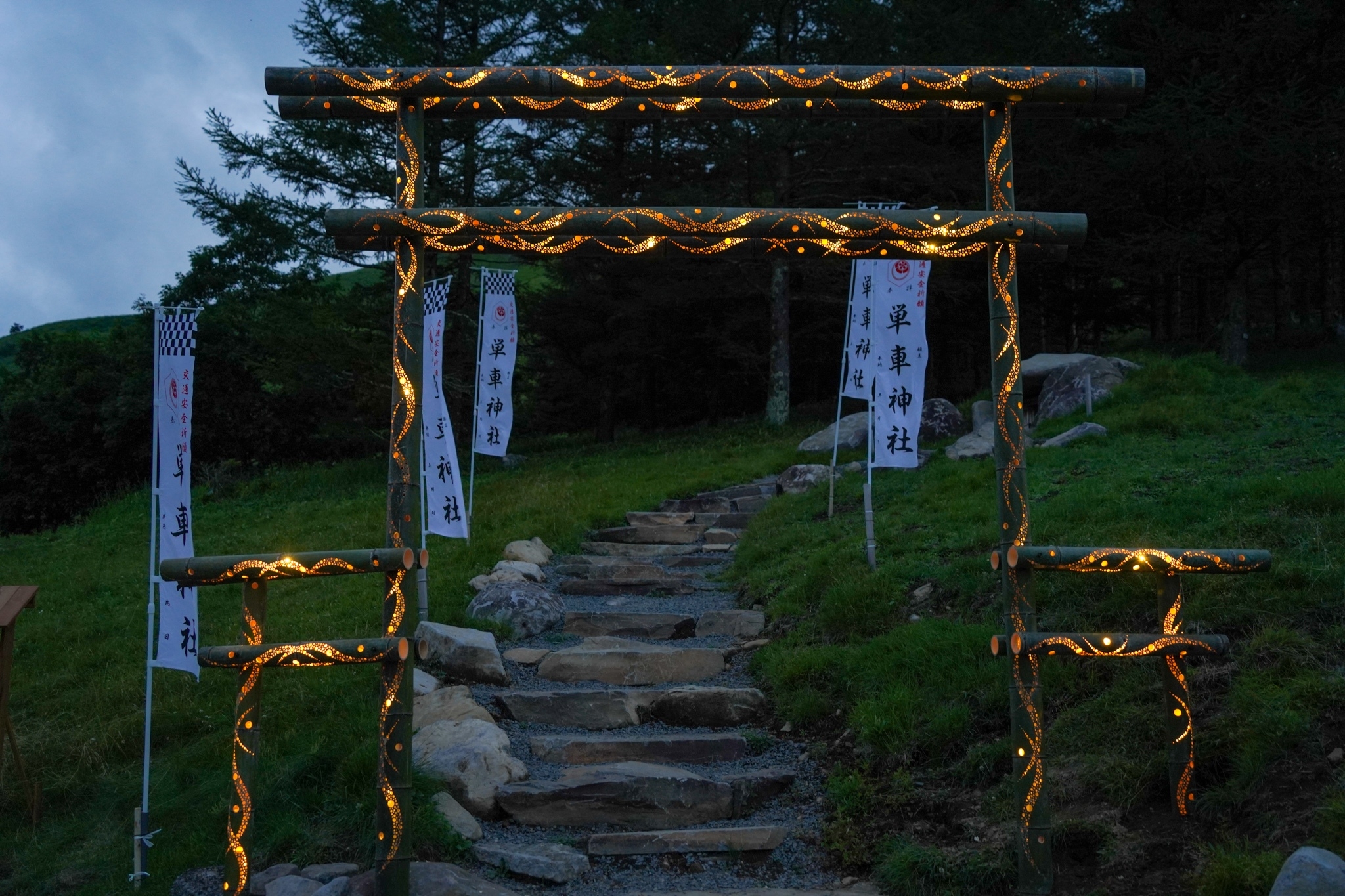 大改修を実施「神社界初の光る鳥居」&「バイク業界初の愛機とくぐれる茅の輪」を創建致しました – 【公式】導き・道開きの社 単車神社